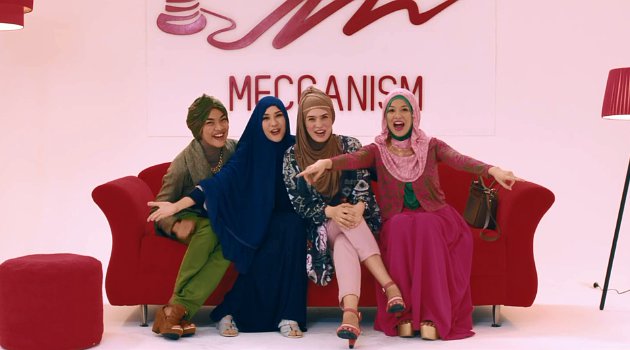 Intip Poster dan Trailer Resmi Film 'Hijab' Hanung Bramantyo