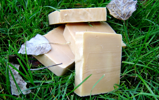 Wanita Ini Bikin Sabun Mandi Homemade dari ASI Pelanggannya