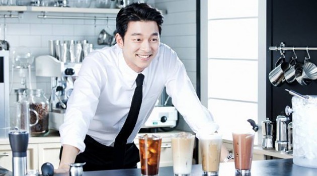 Gong Yoo 'Coffee Prince' Nikmati Segarnya Kopi di Foto Iklan 'Maxim'
