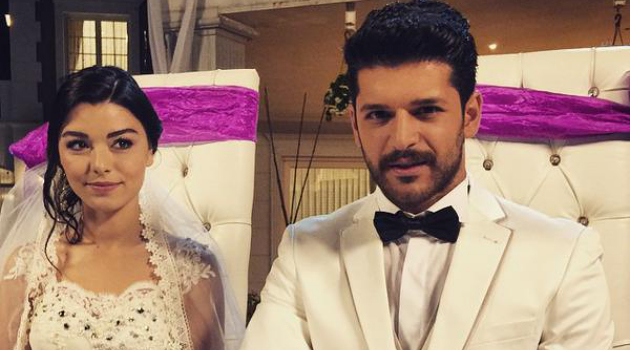Emre Kivilcim 'Selim' Cium Gulcin Tuncok 'Zeynep' Elif, Beneran Pacaran?