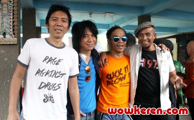 Ramai Poster Slank Bakal Gelar Konser Lengserkan DPR 30 September