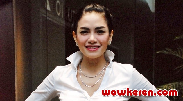 Seksinya Nikita Mirzani Latihan Pole Dance Bareng Vicky Burky cs