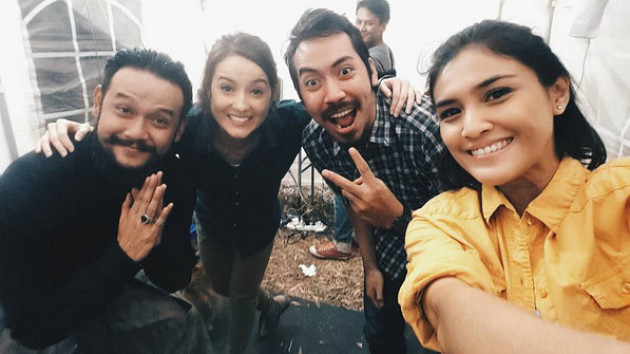 Main di 'Firegate', Reza Rahadian-Julie Estelle Pamer Foto Syuting di Hutan