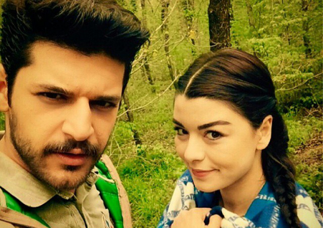 Usai 'Tertembak', Gulcin 'Zeynep' Serasi Foto Bareng Emre Kivilcim
