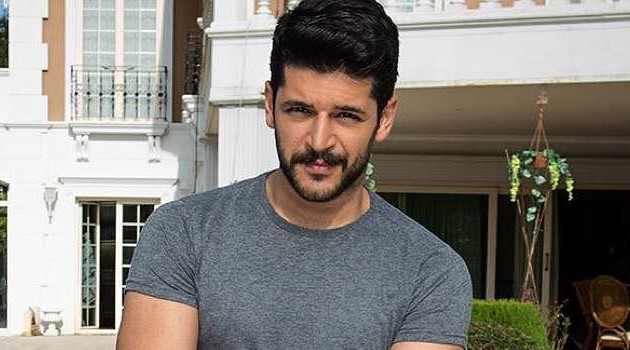 Foto Selfie Super Serius, Emre Kivilcim 'Elif' Masih Tetap Ganteng?