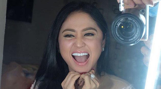 Usai Heboh Foto Syur, Dewi Persik Pamer Akun Instagram Baru