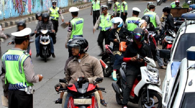 Polisi Gencar Lakukan Operasi Zebra, Meme Kocak Ini Justru Bikin Ngakak