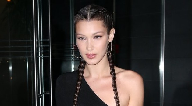 Pesta Tahun Baru Pakai Kostum Transparan, Bella Hadid Pamer Celana Dalam