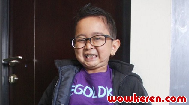 Daus Mini Tetap Pede Meski Miliki Ukuran Tubuh Pendek Setara Sang Buah Hati