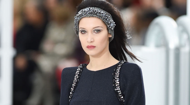 Pakai Bikini dari Rumah Mode Asal Bali, Bella Hadid Tampak Seperti Bugil