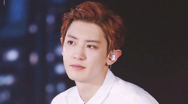 Beruntungnya Cewek Rusia Cantik Ini Bisa Foto Bareng Chanyeol di Moscow