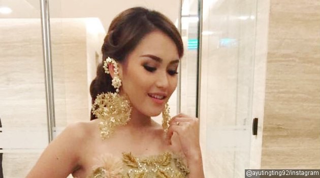 Pakai Gaun Merah, Ayu Ting Ting Diledek Tiru Foto Geng Nia Ramadhani dan Jedar