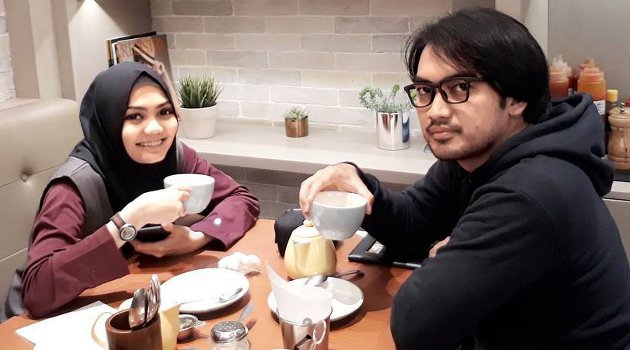 Kenang Masa Lalu Lewat Foto Ini, Mantan Suami Rina Nose Malah Diprotes