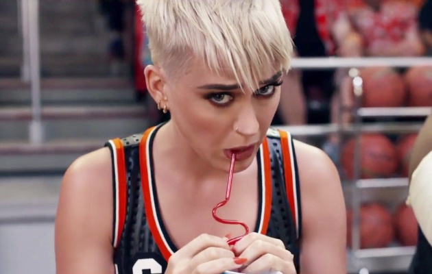 Videoklip Katy Perry 'Swish Swish' Parodikan MV 'Bad Blood' Taylor Swift?