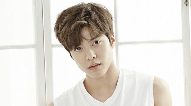 Jadi Dancer Lay di MV 'I Need U', Hansol SMRookie Bikin Salah Fokus