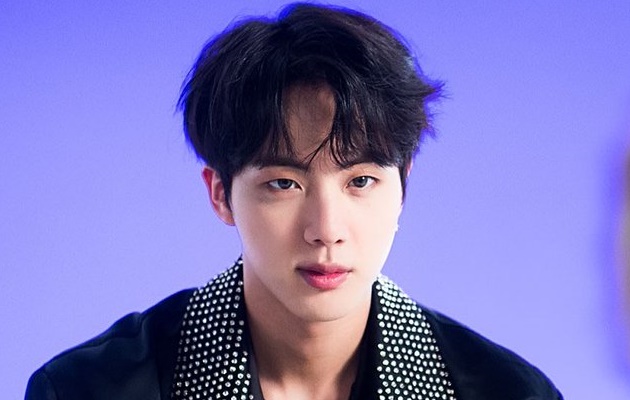 Beri Perhatian ke Member BTS Lain Saat Perform 'DNA', Jin Bikin Terpukau