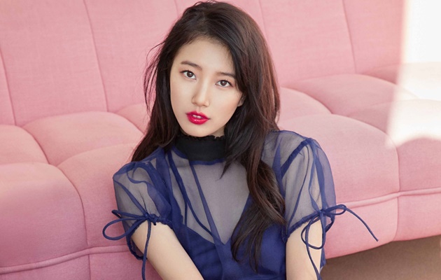 Imut dengan Gaya Rambut Poni di Fansign, Suzy Tuai Pujian