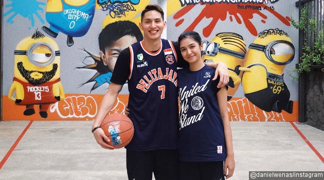 Mikha Tambayong Klarifikasi Video Mesra, Daniel Wenas Ngamuk Pacar ...