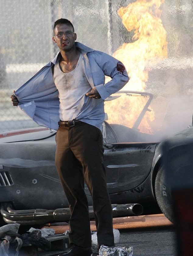 Adam Levine Jelek Saat Syuting Klip 'Payphone' Maroon 5