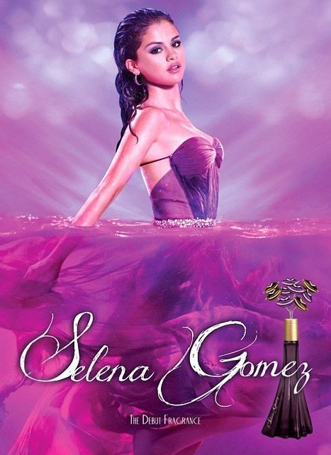 Selena Gomez Seksi Basah-Basahan di Iklan Parfum