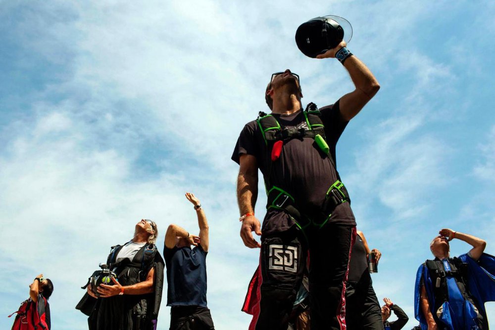 138 Penerjun Payung Terjun Terbalik Pecahkan Rekor Dunia