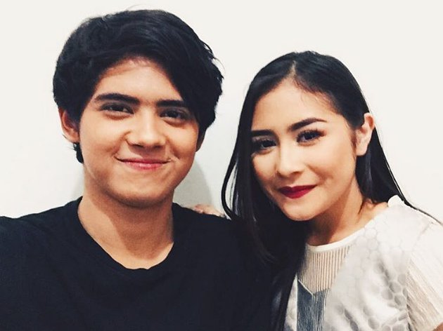 Lupakan Kasus Video Hinaan, Aliando-Prilly Latuconsina Foto Selfie Bareng