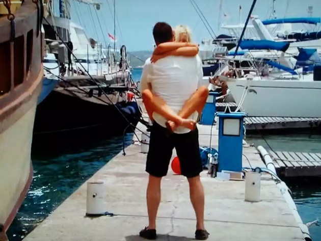 Ada yang Pasrah Hingga Romantis, 8 Cara Pelukan Ini Gambarkan Hubungan Kamu