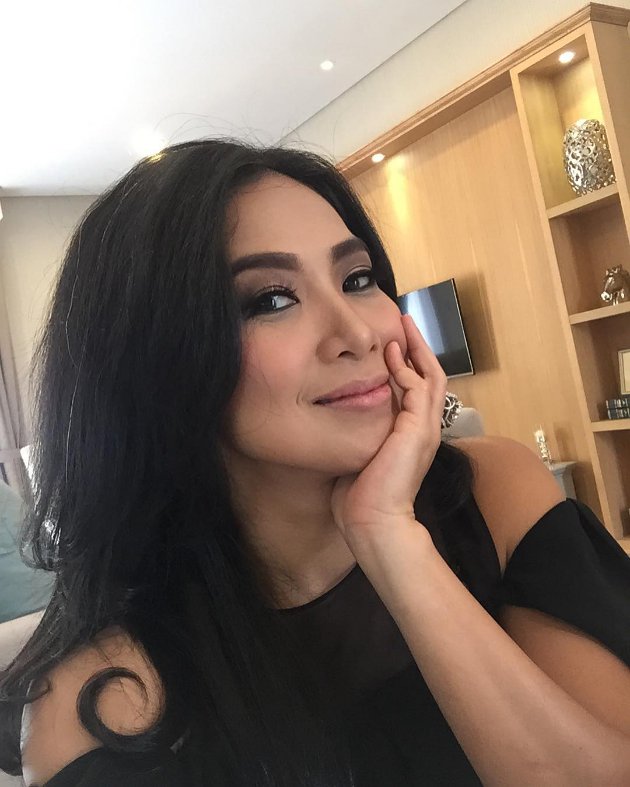 Cuek Soal Tudingan Marissa Haque, Feni Rose Malah Pamer Foto Selfie Ubanan