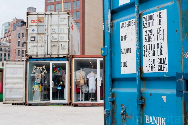 Lapak di Pasar DeKalb Terbuat Dari 22 Kontainer Bekas