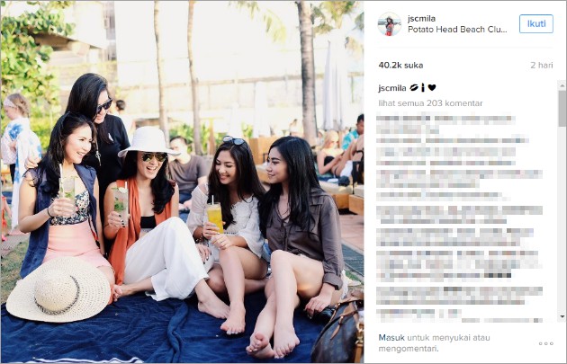 Foto Bareng Sahabat, Jessica Mila Pamer Paha Mulus