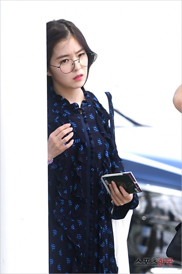 Pasang Muka Cemberut di Bandara, Irene Red Velvet Dicibir Netter