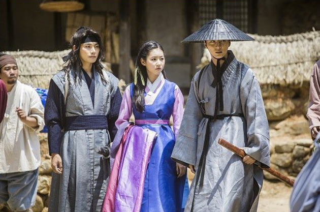 Bikin Penasaran, Yoon Shi Yoon-Kim Sae Ron Pamer Wajah Serius di 'Witch ...