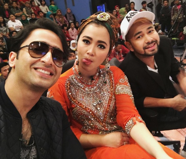 Tak Ajak Ayu Ting Ting Saat Selfie Bareng Raffi Ahmad, Shaheer Sheikh ...