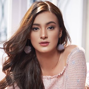 Seleb Birthday : Daftar Selebriti yang ulang tahun hari ini.