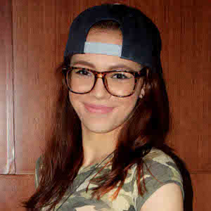 Profil Shae yaitu Biodata, Profil Pribadi & Data Keluarga - WowKeren.com