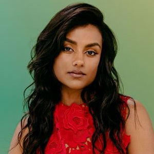 Profil Simone Ashley yaitu Biodata, Profil Pribadi & Data Keluarga ...