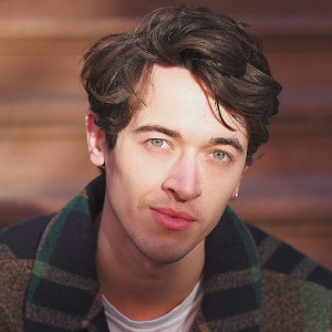 Tom Blyth: Berita, Foto, Video, Lirik Lagu, Profil & Bio | Halaman ...