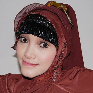 Profil Vety Vera yaitu Biodata, Profil Pribadi & Data Keluarga ...