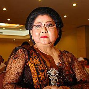 Profil Waldjinah yaitu Biodata, Profil Pribadi & Data Keluarga ...